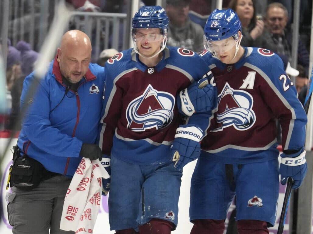 Avs' Lehkonen hospitalized in loss - The Rink