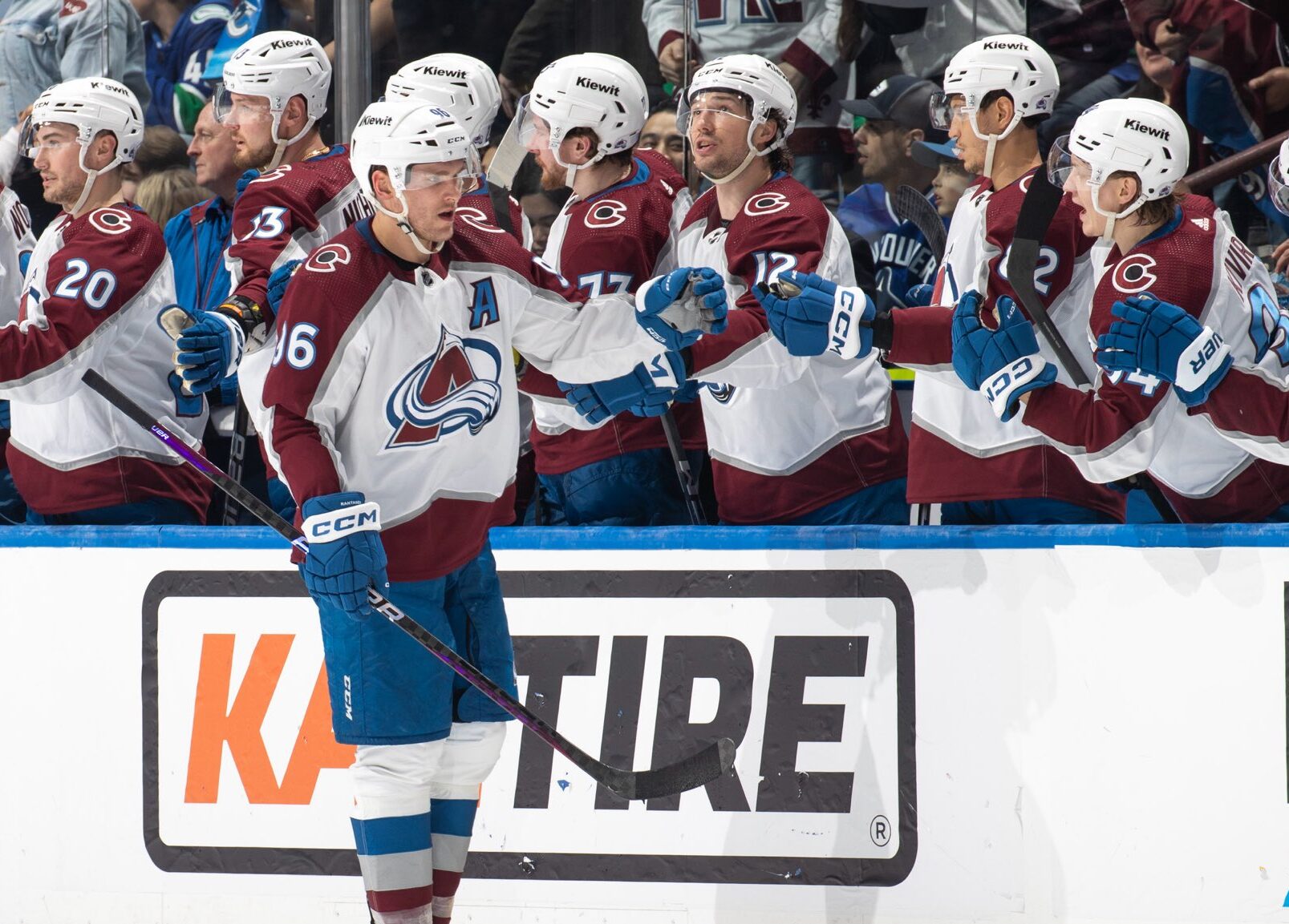 Avalanche comeback win claims first place in Central Division - The Rink